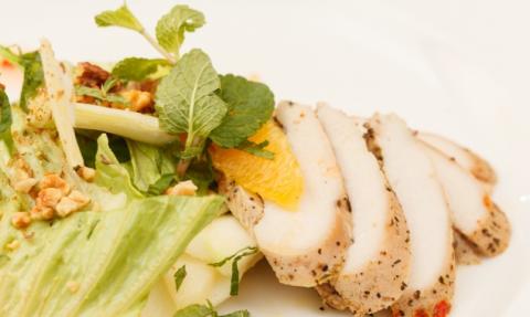 Kalkoenfilet met walnoten en verse kruiden | solidaris-vlaanderen.be